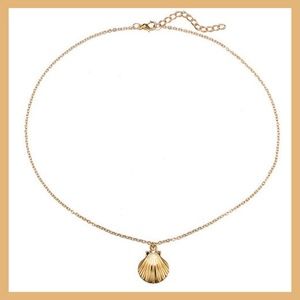 Lazy Beach Girl | Jewelry | Pretty Gold Shell Necklace | Poshmark